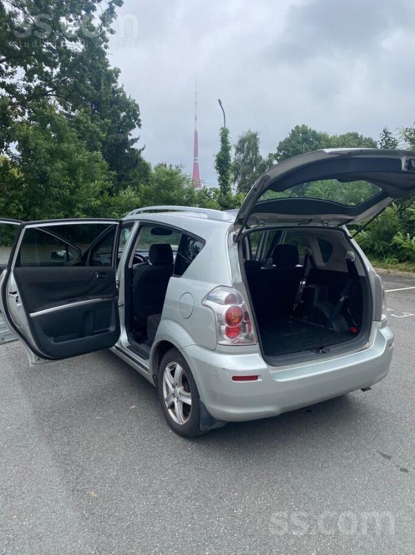 Grey Toyota Verso 2006 in Riga, with an engine capacity of 2.20 L and mileage of 263 thousand km for 2026 €, photo 8 on AUTOMOTO.COM.LV