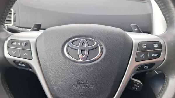 Grey Toyota Verso 2009 in Riga, with an engine capacity of 2.00 L and mileage of 220 thousand km for 6900 €, photo 6 on AUTOMOTO.COM.LV