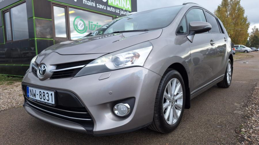 Grey Toyota Verso 2009 in Riga, with an engine capacity of 2.00 L and mileage of 220 thousand km for 6900 €, photo 8 on AUTOMOTO.COM.LV