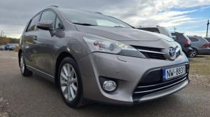 Grey Toyota Verso 2009 in Riga, with an engine capacity of 2.00 L and mileage of 220 thousand km for 6900 €, photo 9 on AUTOMOTO.COM.LV