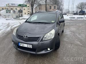 Pelēks Toyota Verso 2010 Daugavpils, ar dzinēja tilpumu 2.00 L un nobraukumu 248 tūkst. km par 4600 €, foto 2 vietnē AUTOMOTO.COM.LV