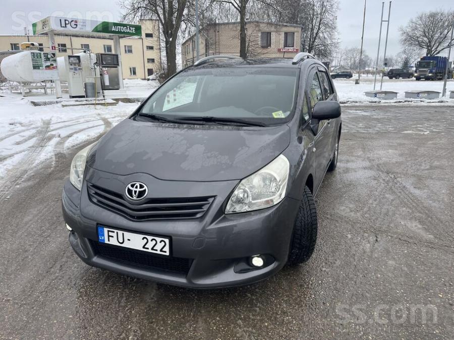 Pelēks Toyota Verso 2010 Daugavpils, ar dzinēja tilpumu 2.00 L un nobraukumu 248 tūkst. km par 4600 €, foto 2 vietnē AUTOMOTO.COM.LV