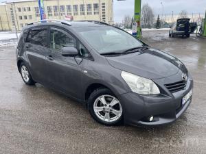 Pelēks Toyota Verso 2010 Daugavpils, ar dzinēja tilpumu 2.00 L un nobraukumu 248 tūkst. km par 4600 €, foto 3 vietnē AUTOMOTO.COM.LV