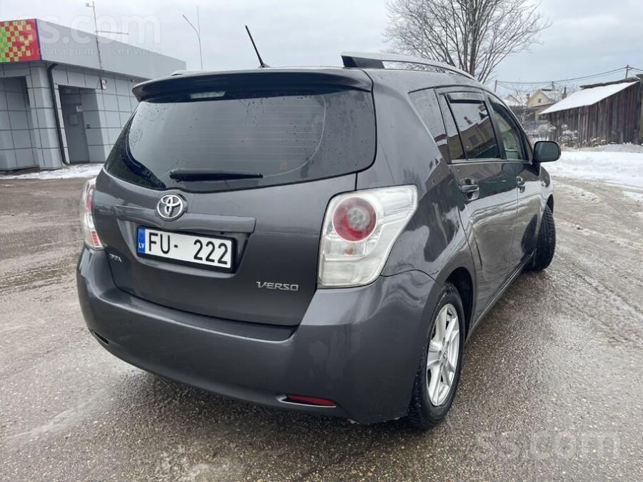 Pelēks Toyota Verso 2010 Daugavpils, ar dzinēja tilpumu 2.00 L un nobraukumu 248 tūkst. km par 4600 €, foto 4 vietnē AUTOMOTO.COM.LV