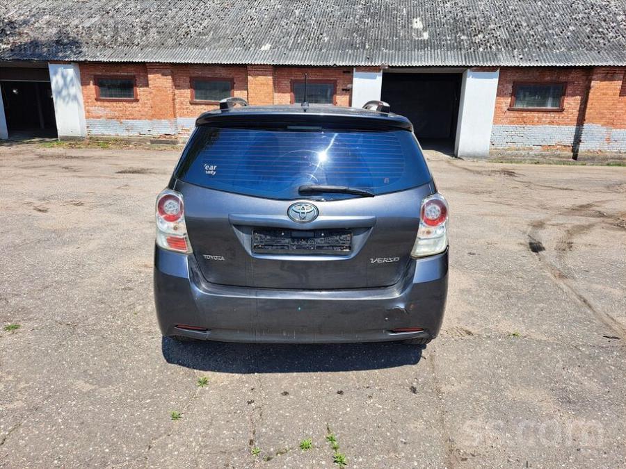 Pelēks Toyota Verso 2010 Daugavpils, ar dzinēja tilpumu 2.00 L un nobraukumu 578 tūkst. km par 1190 €, foto 3 vietnē AUTOMOTO.COM.LV