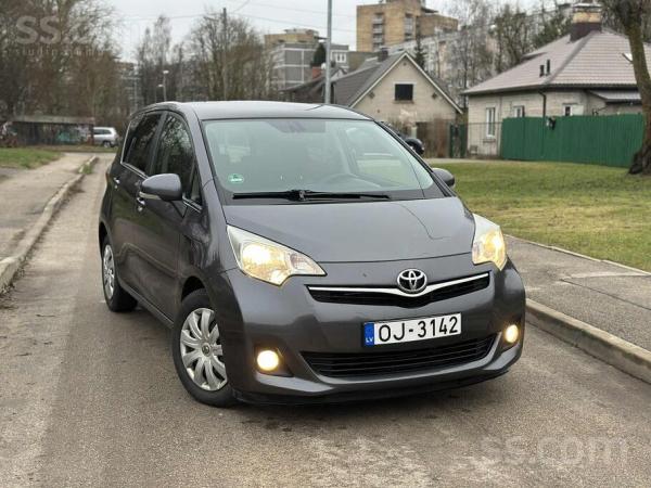 Grey Toyota Verso 2011 in Riga, with an engine capacity of 1.40 L and mileage of 242 thousand km for 5490 €, photo 1 on AUTOMOTO.COM.LV