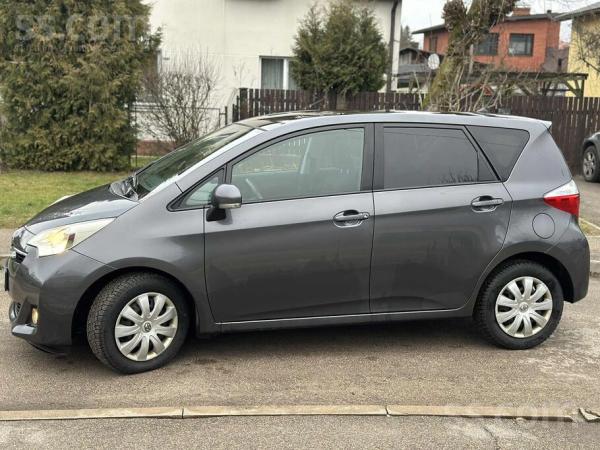 Grey Toyota Verso 2011 in Riga, with an engine capacity of 1.40 L and mileage of 242 thousand km for 5490 €, photo 2 on AUTOMOTO.COM.LV