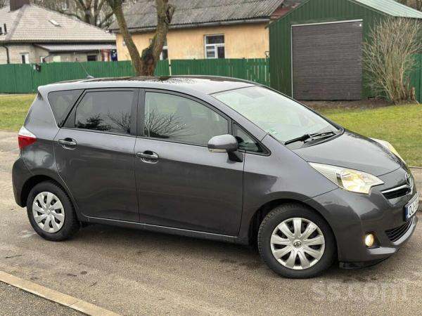 Grey Toyota Verso 2011 in Riga, with an engine capacity of 1.40 L and mileage of 242 thousand km for 5490 €, photo 3 on AUTOMOTO.COM.LV