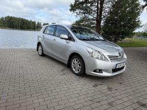 Pelēks Toyota Verso 2011 Plungė, ar dzinēja tilpumu 2.00 L un nobraukumu 250 tūkst. km par 3650 €, foto 3 vietnē AUTOMOTO.COM.LV