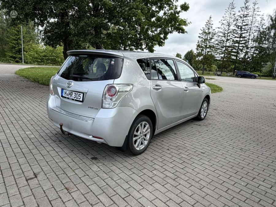 Pelēks Toyota Verso 2011 Plungė, ar dzinēja tilpumu 2.00 L un nobraukumu 250 tūkst. km par 3650 €, foto 4 vietnē AUTOMOTO.COM.LV
