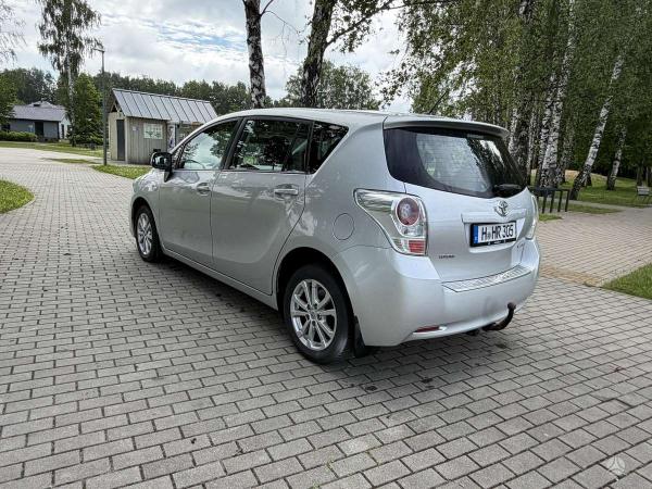 Grey Toyota Verso 2011 in Plunge, with an engine capacity of 2.00 L and mileage of 250 thousand km for 3650 €, photo 4 on AUTOMOTO.COM.LV