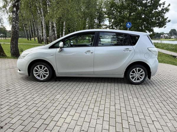 Grey Toyota Verso 2011 in Plunge, with an engine capacity of 2.00 L and mileage of 250 thousand km for 3650 €, photo 5 on AUTOMOTO.COM.LV