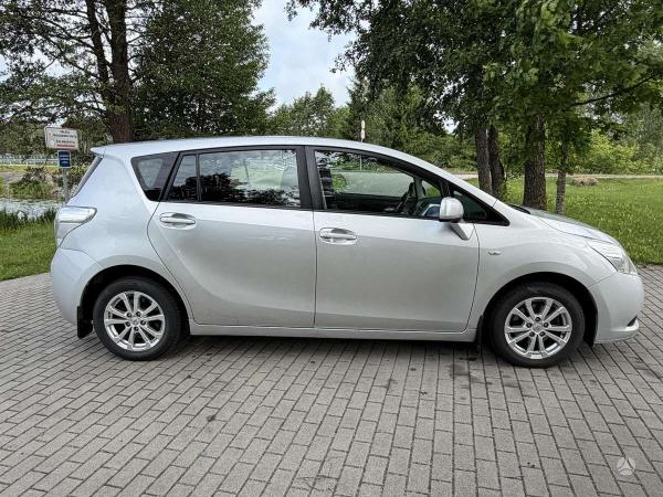 Grey Toyota Verso 2011 in Plunge, with an engine capacity of 2.00 L and mileage of 250 thousand km for 3650 €, photo 6 on AUTOMOTO.COM.LV