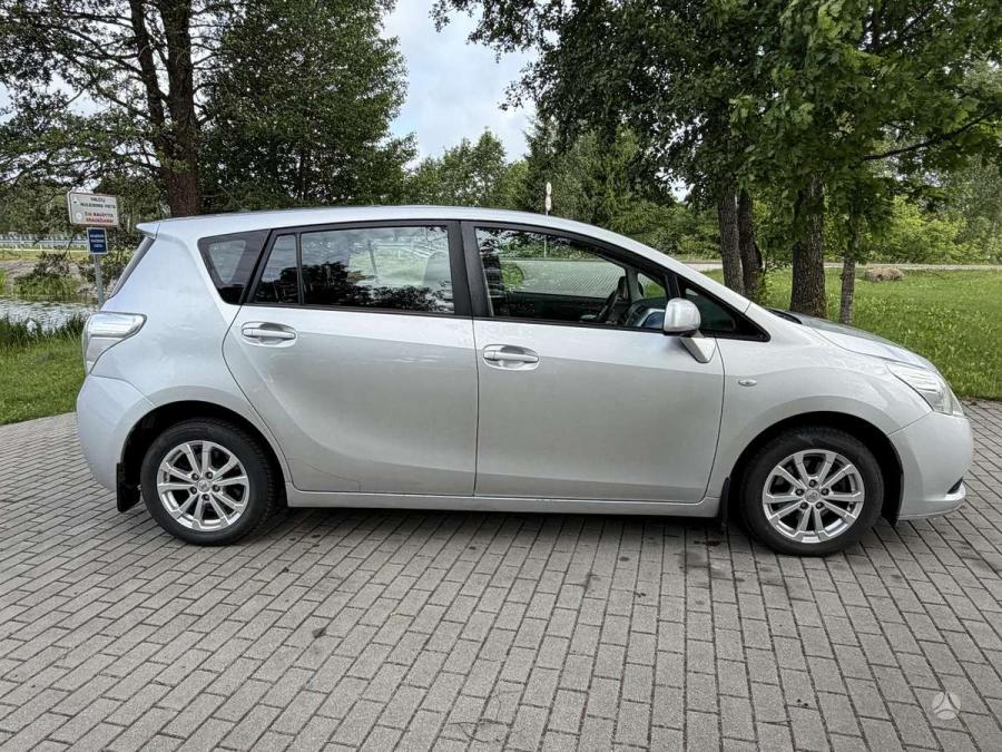 Pelēks Toyota Verso 2011 Plungė, ar dzinēja tilpumu 2.00 L un nobraukumu 250 tūkst. km par 3650 €, foto 7 vietnē AUTOMOTO.COM.LV