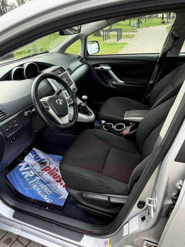 Grey Toyota Verso 2011 in Plunge, with an engine capacity of 2.00 L and mileage of 250 thousand km for 3650 €, photo 7 on AUTOMOTO.COM.LV