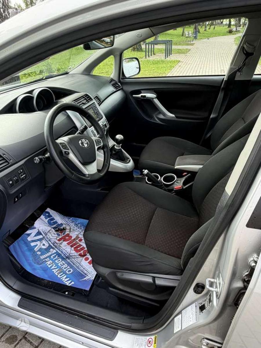 Pelēks Toyota Verso 2011 Plungė, ar dzinēja tilpumu 2.00 L un nobraukumu 250 tūkst. km par 3650 €, foto 8 vietnē AUTOMOTO.COM.LV