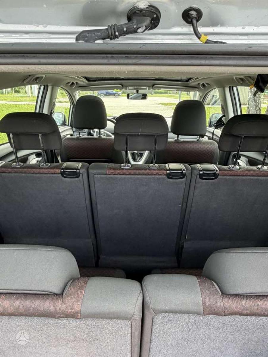 Pelēks Toyota Verso 2011 Plungė, ar dzinēja tilpumu 2.00 L un nobraukumu 250 tūkst. km par 3650 €, foto 10 vietnē AUTOMOTO.COM.LV