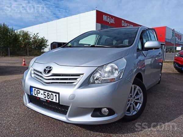 Toyota Verso 2011 Daugavpils vietnē Pelēks Toyota Verso 2011 Daugavpils, ar dzinēja tilpumu 2.00 L un nobraukumu 0 tūkst. km par 5950 €, foto 1 vietnē AUTOMOTO.COM.LV