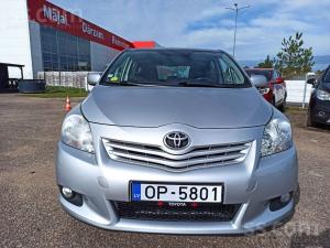 Pelēks Toyota Verso 2011 Daugavpils, ar dzinēja tilpumu 2.00 L un nobraukumu 0 tūkst. km par 5950 €, foto 4 vietnē AUTOMOTO.COM.LV
