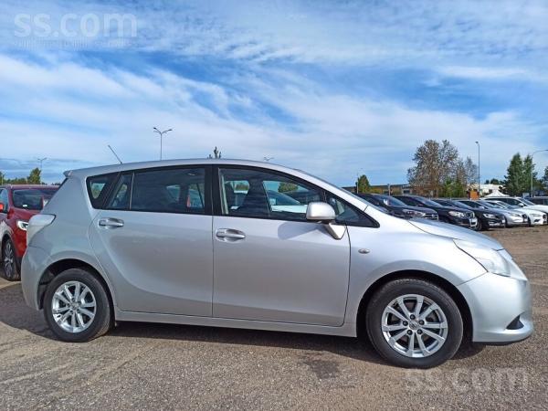 Toyota Verso 2011 Daugavpils vietnē Pelēks Toyota Verso 2011 Daugavpils, ar dzinēja tilpumu 2.00 L un nobraukumu 0 tūkst. km par 5950 €, foto 5 vietnē AUTOMOTO.COM.LV