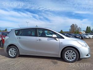 Pelēks Toyota Verso 2011 Daugavpils, ar dzinēja tilpumu 2.00 L un nobraukumu 0 tūkst. km par 5950 €, foto 5 vietnē AUTOMOTO.COM.LV