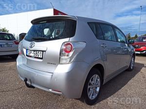 Pelēks Toyota Verso 2011 Daugavpils, ar dzinēja tilpumu 2.00 L un nobraukumu 0 tūkst. km par 5950 €, foto 6 vietnē AUTOMOTO.COM.LV