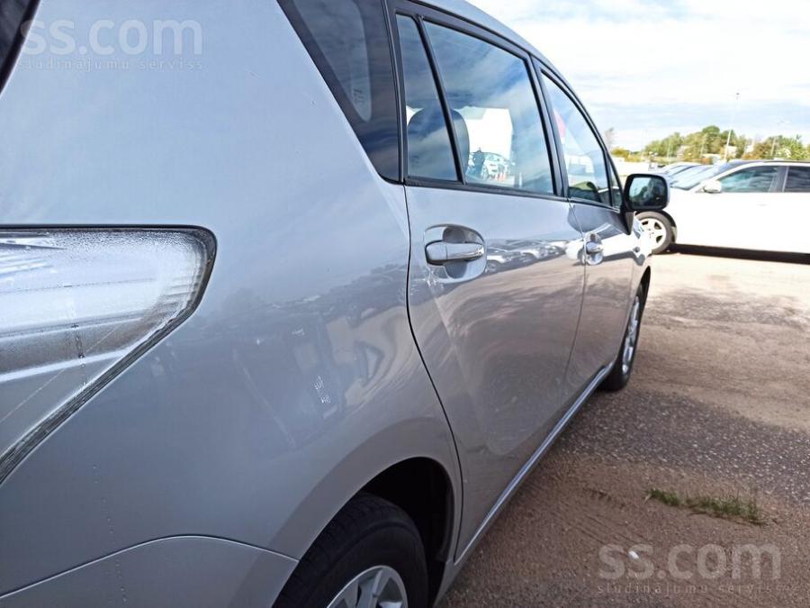 Pelēks Toyota Verso 2011 Daugavpils, ar dzinēja tilpumu 2.00 L un nobraukumu 0 tūkst. km par 5950 €, foto 9 vietnē AUTOMOTO.COM.LV