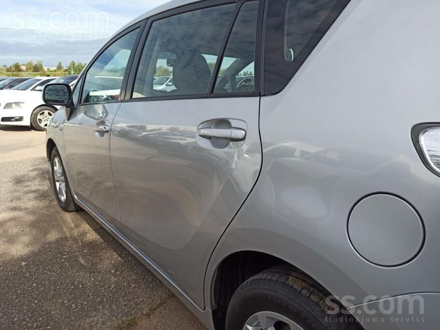 Pelēks Toyota Verso 2011 Daugavpils, ar dzinēja tilpumu 2.00 L un nobraukumu 0 tūkst. km par 5950 €, foto 10 vietnē AUTOMOTO.COM.LV