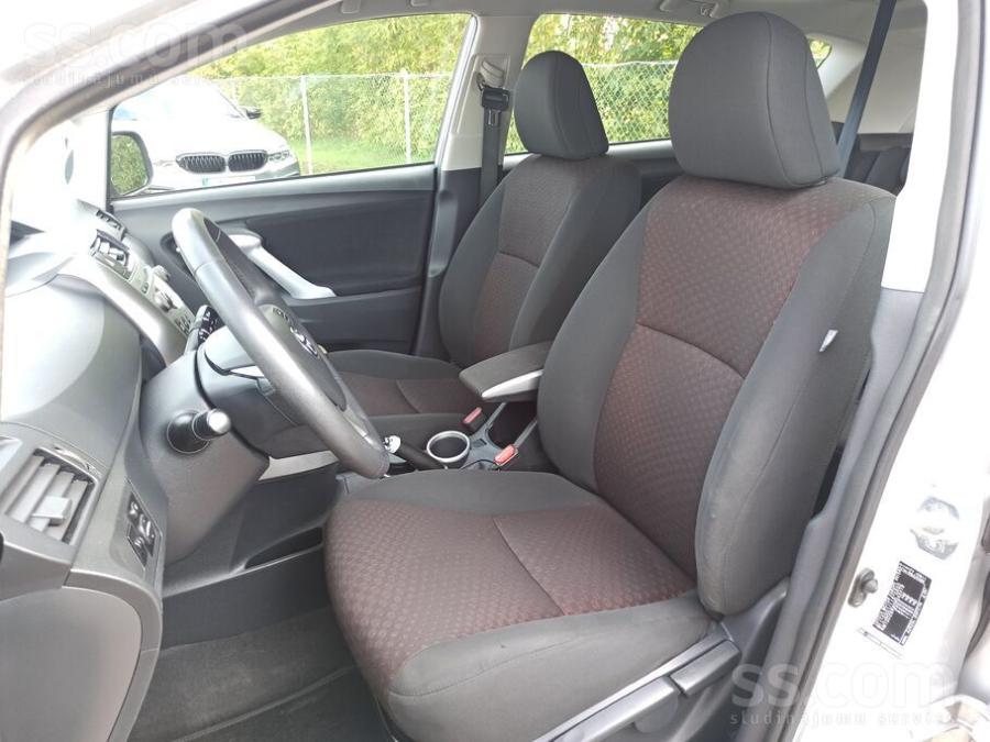 Pelēks Toyota Verso 2011 Daugavpils, ar dzinēja tilpumu 2.00 L un nobraukumu 0 tūkst. km par 5950 €, foto 13 vietnē AUTOMOTO.COM.LV