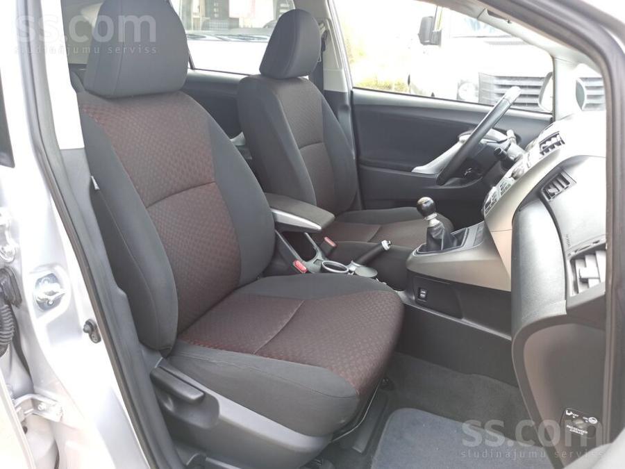 Pelēks Toyota Verso 2011 Daugavpils, ar dzinēja tilpumu 2.00 L un nobraukumu 0 tūkst. km par 5950 €, foto 16 vietnē AUTOMOTO.COM.LV