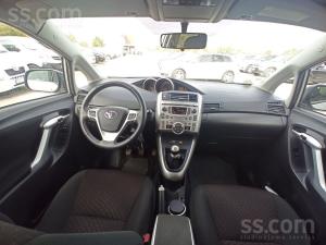Pelēks Toyota Verso 2011 Daugavpils, ar dzinēja tilpumu 2.00 L un nobraukumu 0 tūkst. km par 5950 €, foto 18 vietnē AUTOMOTO.COM.LV