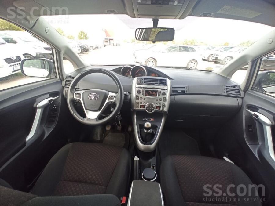 Pelēks Toyota Verso 2011 Daugavpils, ar dzinēja tilpumu 2.00 L un nobraukumu 0 tūkst. km par 5950 €, foto 18 vietnē AUTOMOTO.COM.LV
