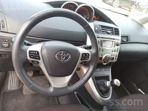 Pelēks Toyota Verso 2011 Daugavpils, ar dzinēja tilpumu 2.00 L un nobraukumu 0 tūkst. km par 5950 €, foto 19 vietnē AUTOMOTO.COM.LV