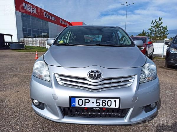 Pelēks Toyota Verso 2011 Daugavpils, ar dzinēja tilpumu 2.00 L un nobraukumu 0 tūkst. km par 5950 €, foto 4 vietnē AUTOMOTO.COM.LV