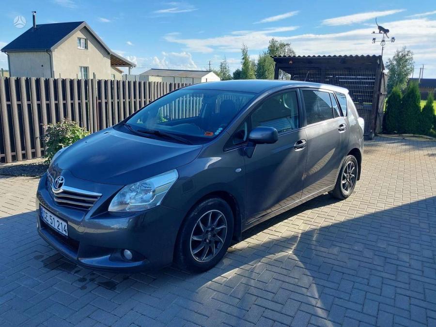 Pelēks Toyota Verso 2012 Šauļi, ar dzinēja tilpumu 2.00 L un nobraukumu 285 tūkst. km par 4950 €, foto 4 vietnē AUTOMOTO.COM.LV