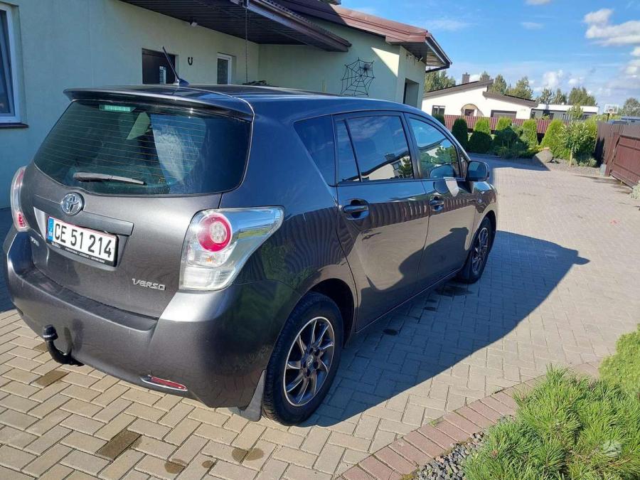 Pelēks Toyota Verso 2012 Šauļi, ar dzinēja tilpumu 2.00 L un nobraukumu 285 tūkst. km par 4950 €, foto 7 vietnē AUTOMOTO.COM.LV