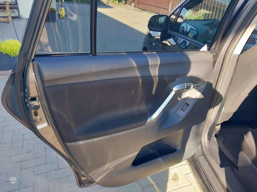 Pelēks Toyota Verso 2012 Šauļi, ar dzinēja tilpumu 2.00 L un nobraukumu 285 tūkst. km par 4950 €, foto 15 vietnē AUTOMOTO.COM.LV