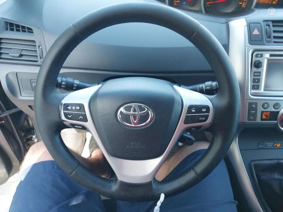Pelēks Toyota Verso 2012 Šauļi, ar dzinēja tilpumu 2.00 L un nobraukumu 285 tūkst. km par 4950 €, foto 21 vietnē AUTOMOTO.COM.LV