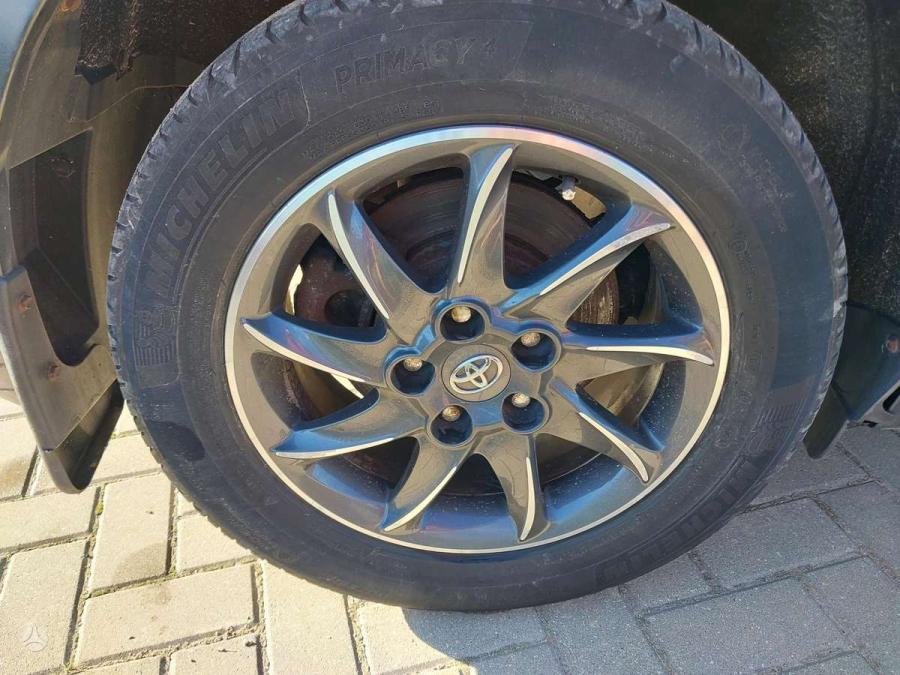 Pelēks Toyota Verso 2012 Šauļi, ar dzinēja tilpumu 2.00 L un nobraukumu 285 tūkst. km par 4950 €, foto 28 vietnē AUTOMOTO.COM.LV