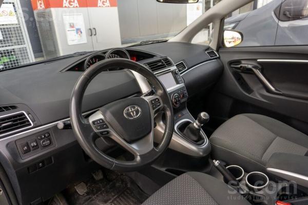 Grey Toyota Verso 2013 in Riga, with an engine capacity of 2.00 L and mileage of 146 thousand km for 6690 €, photo 10 on AUTOMOTO.COM.LV