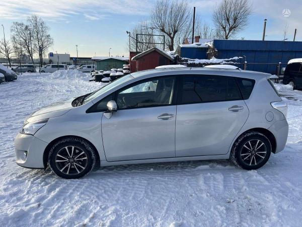 Pelēks Toyota Verso 2013 Klaipėda, ar dzinēja tilpumu 2.00 L un nobraukumu 238 tūkst. km par 6500 €, foto 4 vietnē AUTOMOTO.COM.LV