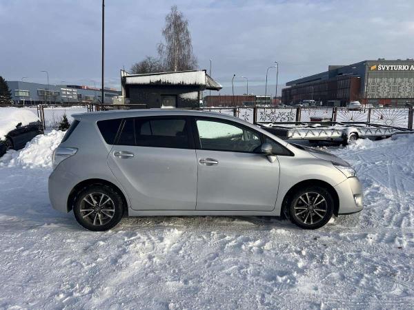 Pelēks Toyota Verso 2013 Klaipėda, ar dzinēja tilpumu 2.00 L un nobraukumu 238 tūkst. km par 6500 €, foto 7 vietnē AUTOMOTO.COM.LV