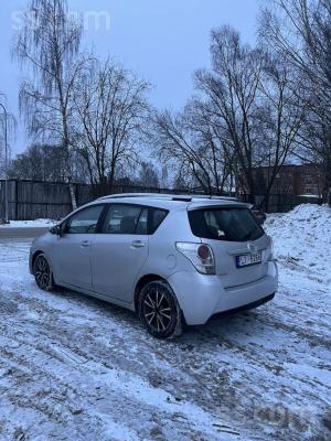 Pelēks Toyota Verso 2013 Rīga, ar dzinēja tilpumu 2.00 L un nobraukumu 0 tūkst. km par 2500 €, foto  vietnē AUTOMOTO.COM.LV