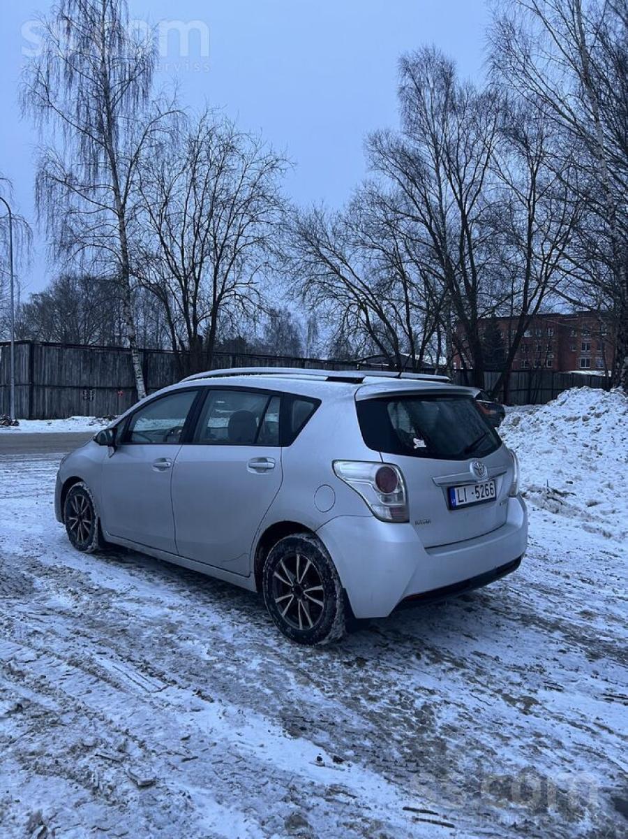 Pelēks Toyota Verso 2013 Rīga, ar dzinēja tilpumu 2.00 L un nobraukumu 0 tūkst. km par 2500 €, foto 1 vietnē AUTOMOTO.COM.LV