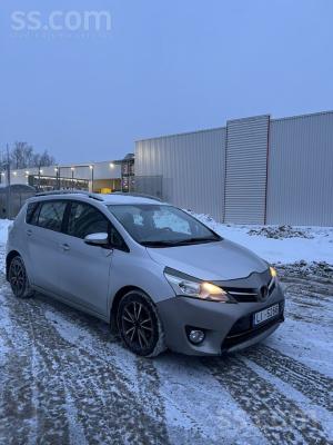 Pelēks Toyota Verso 2013 Rīga, ar dzinēja tilpumu 2.00 L un nobraukumu 0 tūkst. km par 2500 €, foto 5 vietnē AUTOMOTO.COM.LV