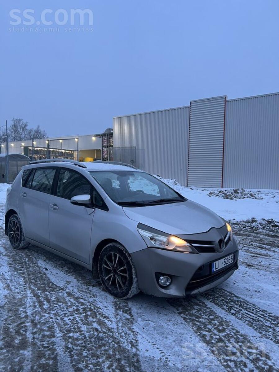 Pelēks Toyota Verso 2013 Rīga, ar dzinēja tilpumu 2.00 L un nobraukumu 0 tūkst. km par 2500 €, foto 5 vietnē AUTOMOTO.COM.LV