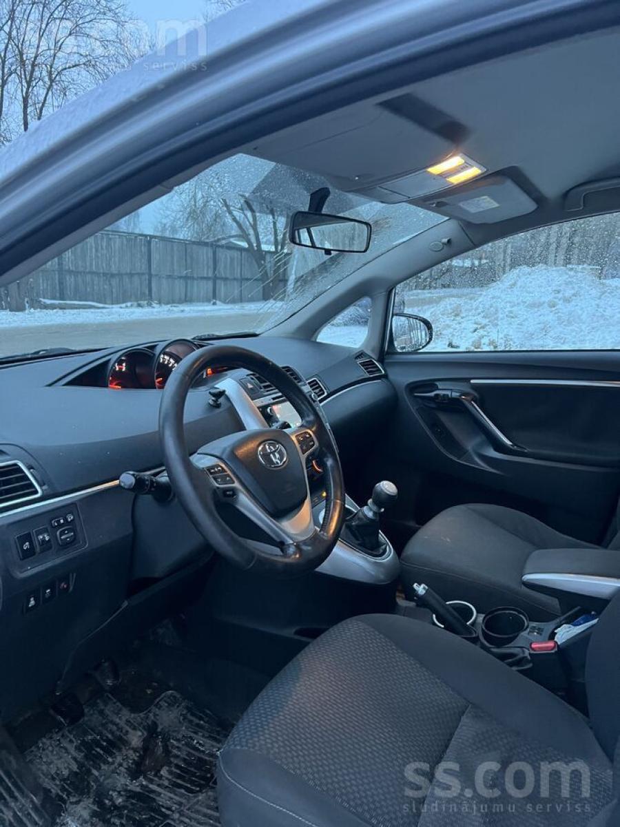 Pelēks Toyota Verso 2013 Rīga, ar dzinēja tilpumu 2.00 L un nobraukumu 0 tūkst. km par 2500 €, foto 8 vietnē AUTOMOTO.COM.LV