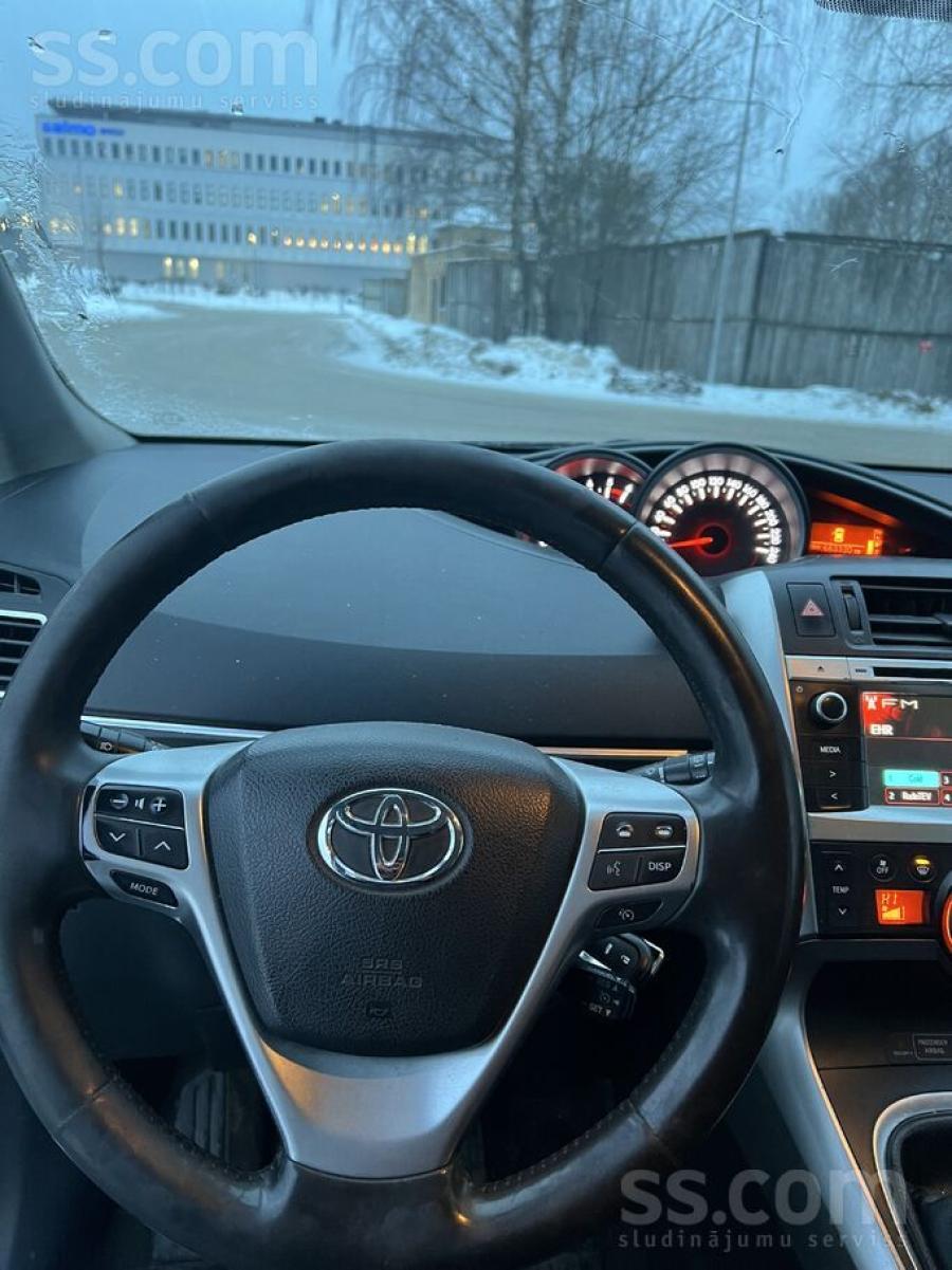 Pelēks Toyota Verso 2013 Rīga, ar dzinēja tilpumu 2.00 L un nobraukumu 0 tūkst. km par 2500 €, foto 11 vietnē AUTOMOTO.COM.LV