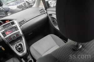 Grey Toyota Verso 2014 in Riga, with an engine capacity of 2.00 L and mileage of 360 thousand km for 4990 €, photo 9 on AUTOMOTO.COM.LV