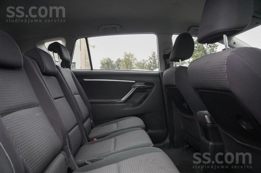 Grey Toyota Verso 2014 in Riga, with an engine capacity of 2.00 L and mileage of 360 thousand km for 4990 €, photo 15 on AUTOMOTO.COM.LV